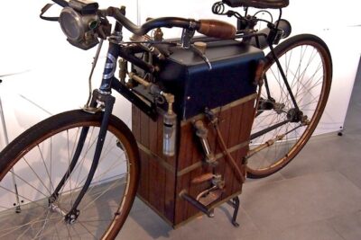 Steam Power and Innovation: The Origin of Modern Motorcycles